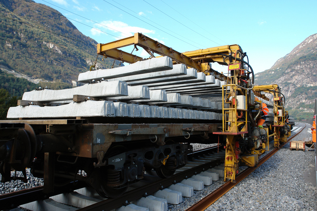 Gotthard Base Tunnel, Logistics for the installation of railway ...