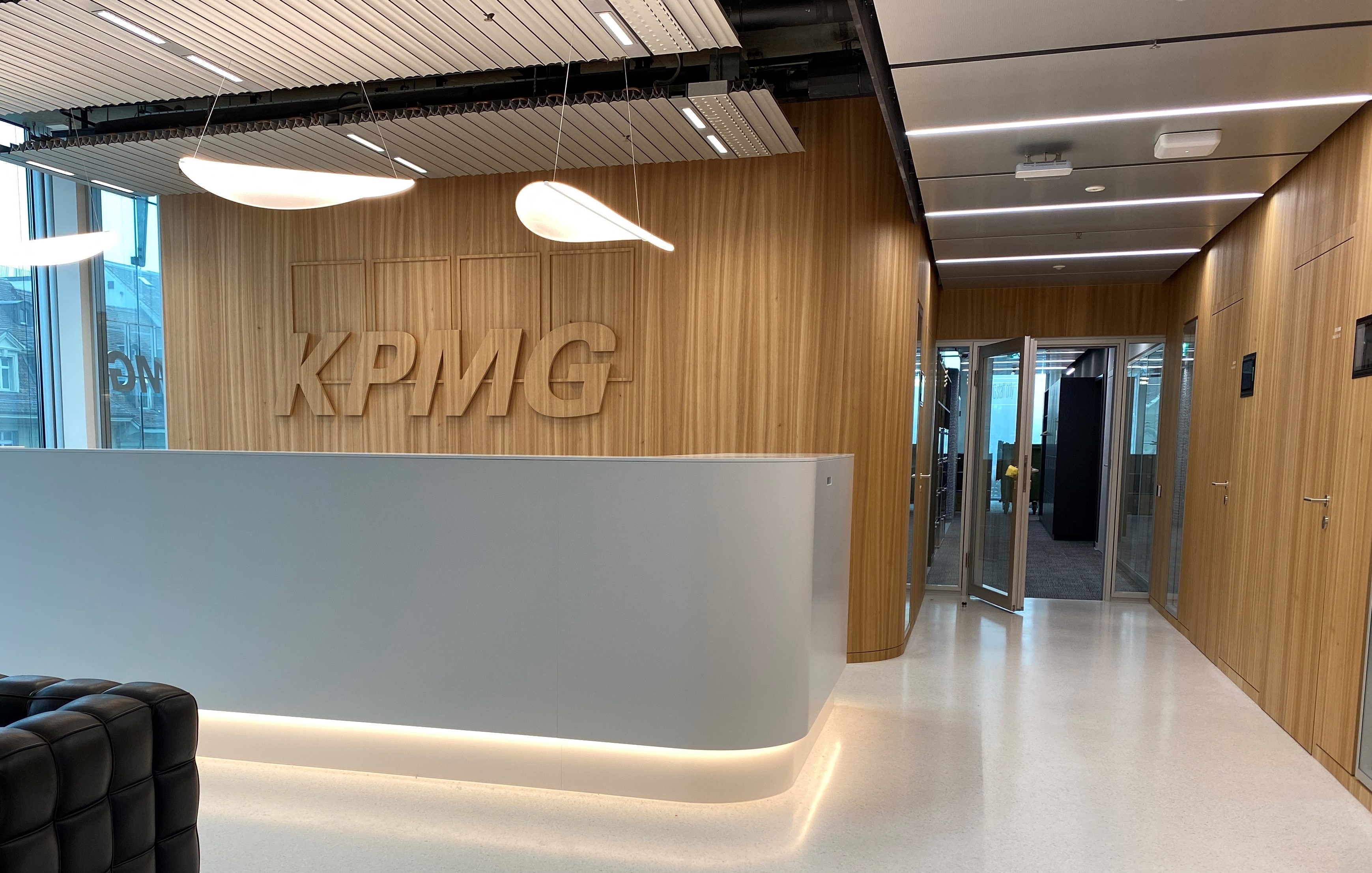 Planung und Ausführung neuer Standort Büros KPMG im Bahnhof Bern | Emch ...