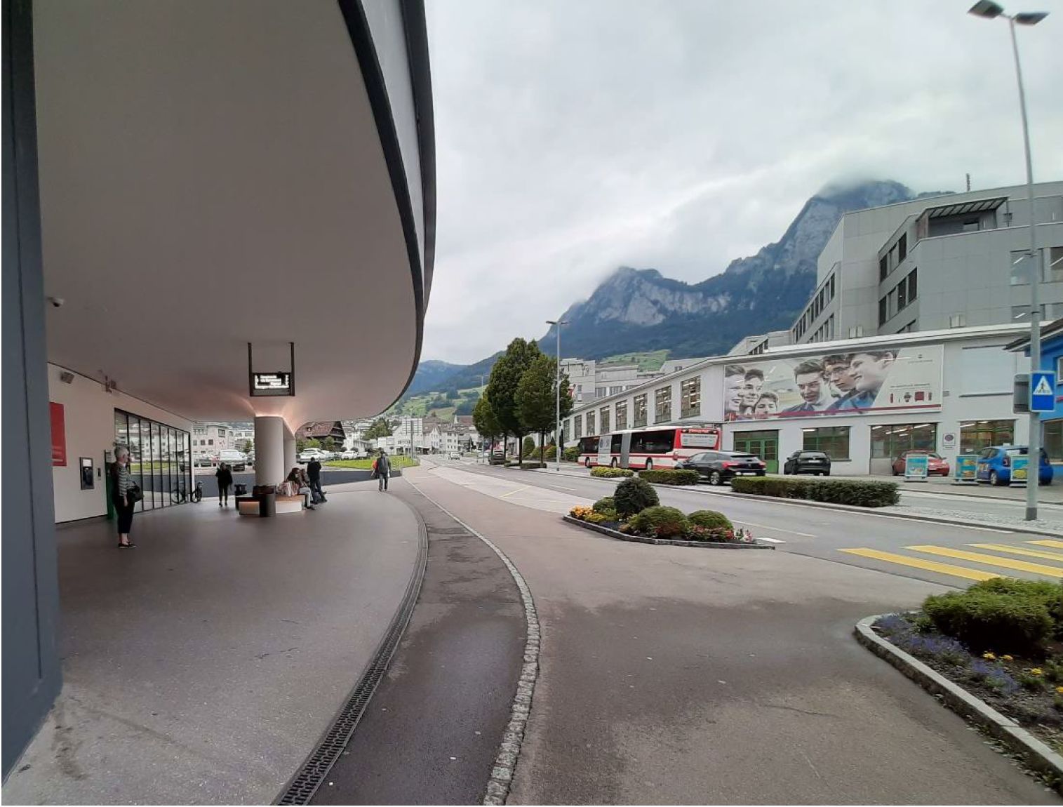 Bushaltestelle Mythen Center, Schwyz | Emch+Berger